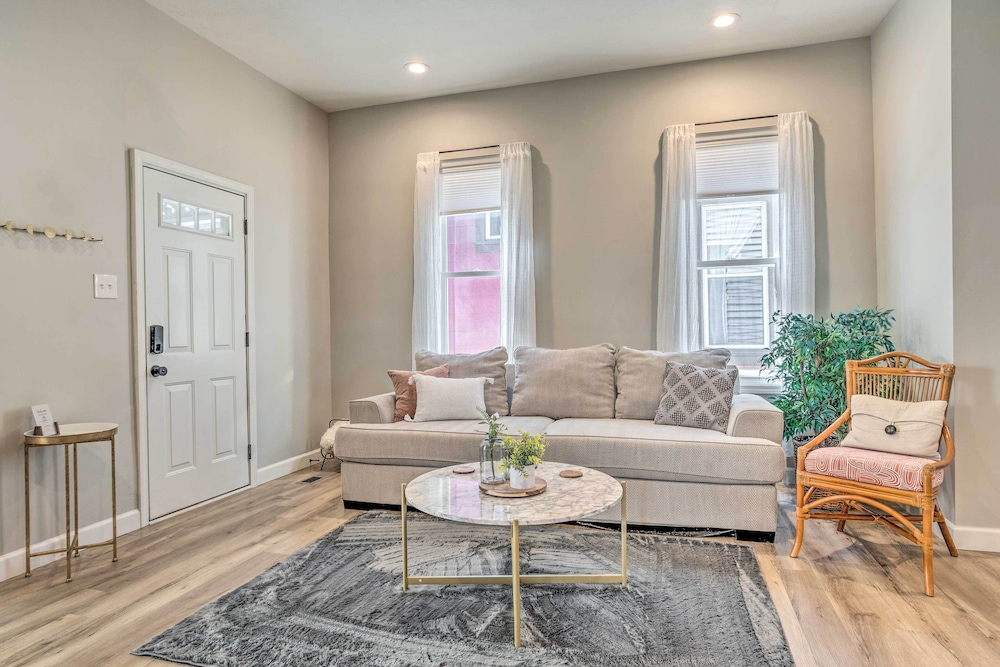 Quaint + Cozy Indianapolis Getaway W/ Yard! - Kota