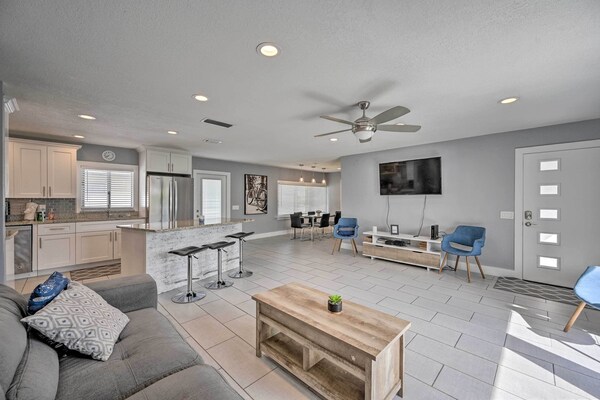 Remodeled Naples Getaway W/ Pool ~ 1 Mi To Beach! - Naples, FL