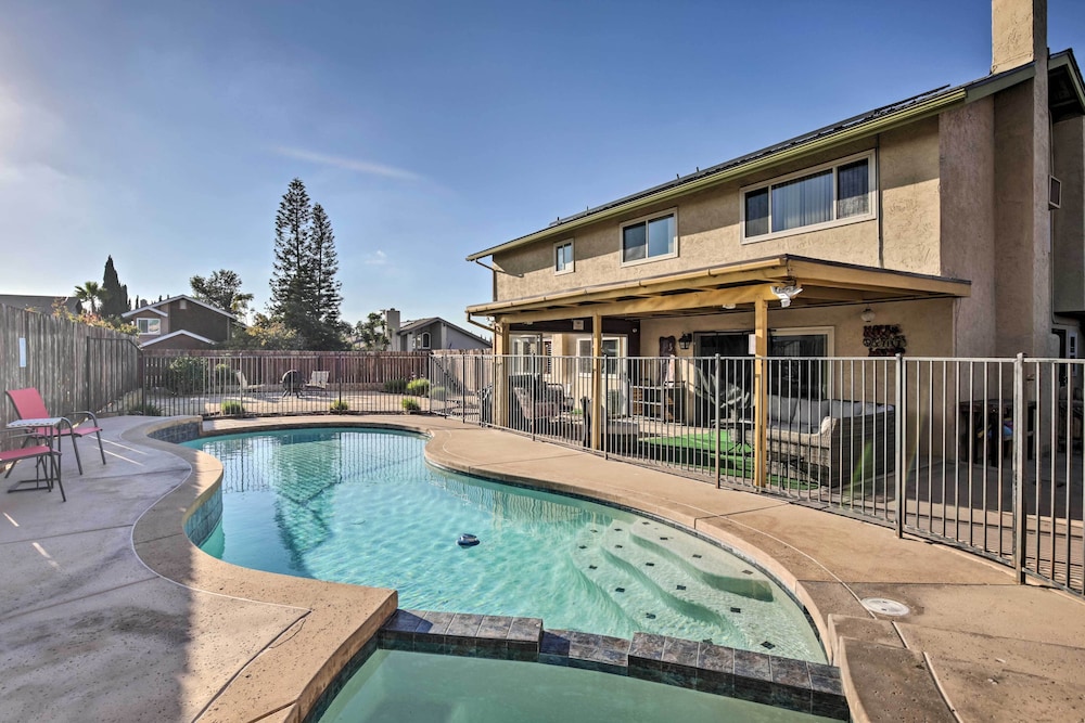'Breeze By The Pool' Chula Vista Home W/ Game Room - Spring Valley, CA