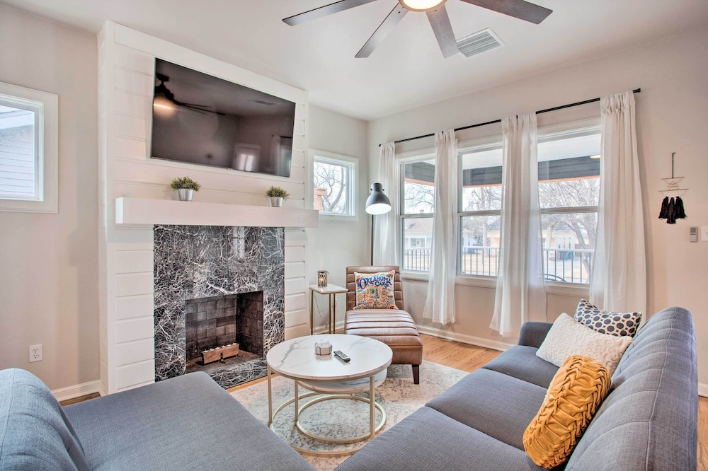 Charming Downtown Home W/ Updated Interior! - Oklahoma