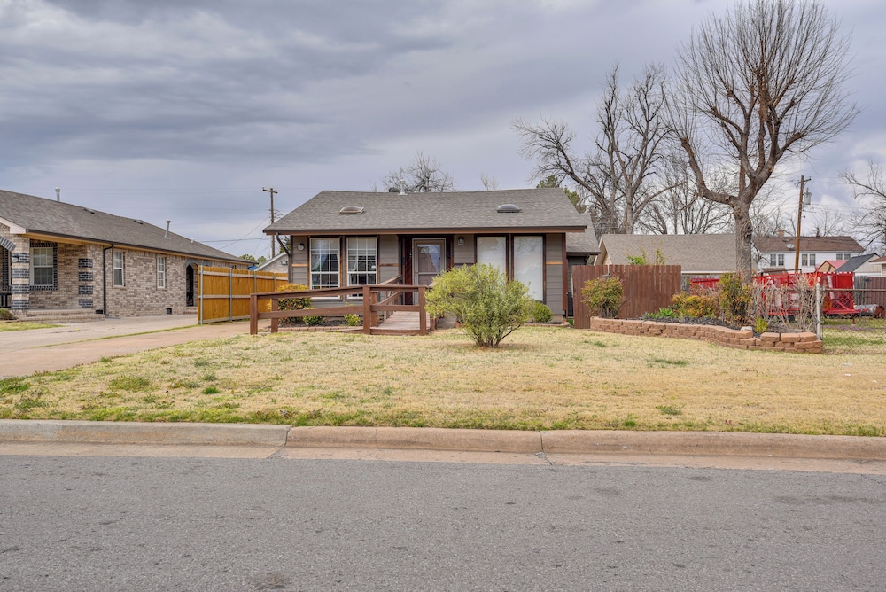 Cozy Oklahoma City Home W/ Deck & Gas Grill! - The Village, OK