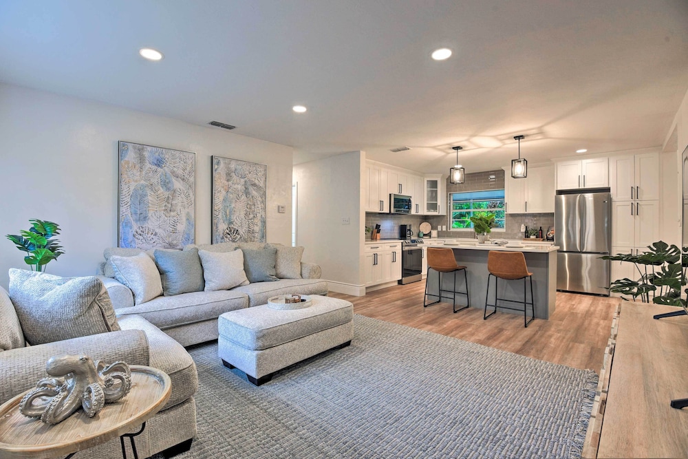 'The Melrose Sarasota' W/ Large Private Lanai - Siesta Key, FL