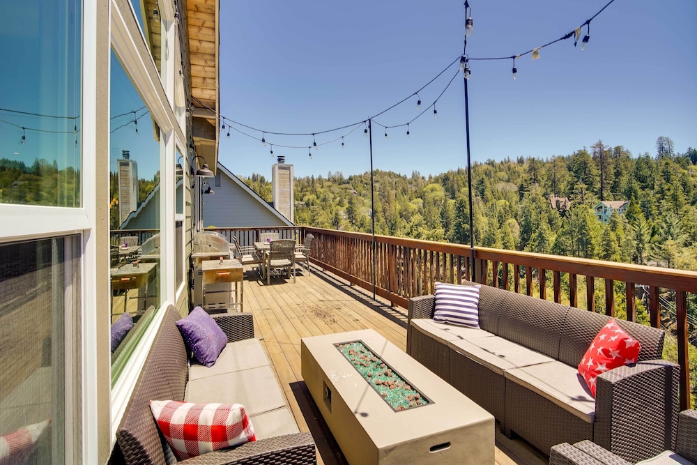 Lake Arrowhead Getaway With Decks + Game Room! - Lake Arrowhead, CA