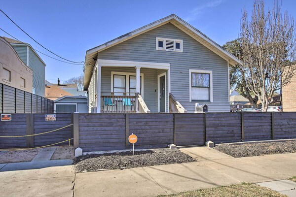 < 2 Mi To Pleasure Pier: Cozy Beach Bungalow - Galveston