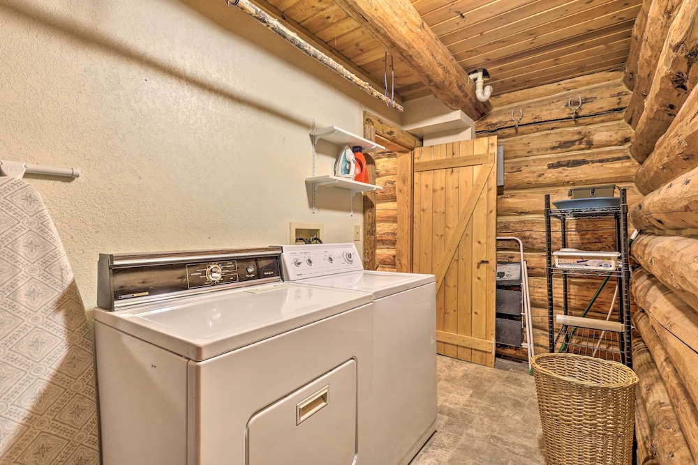 8 Mi To Gondola: Cozy Breckenridge Cabin W/ Deck! - Breckenridge, CO