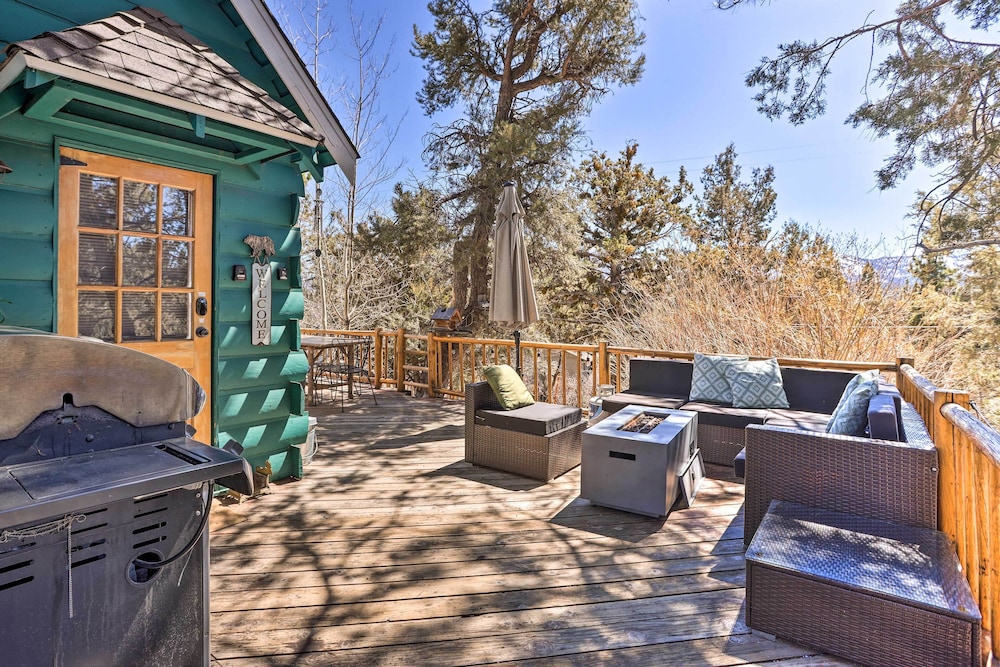 < 2 Mi To Lake: Big Bear City Cabin W/ Hot Tub! - Big Bear, CA