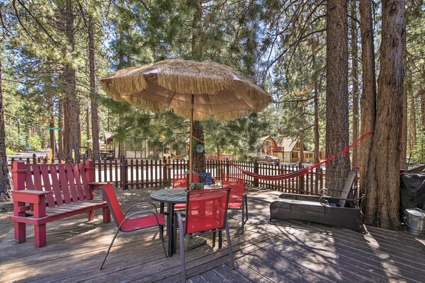 < 3 Mi To Lake: Pet-friendly Big Bear Cabin - Big Bear Lake, CA