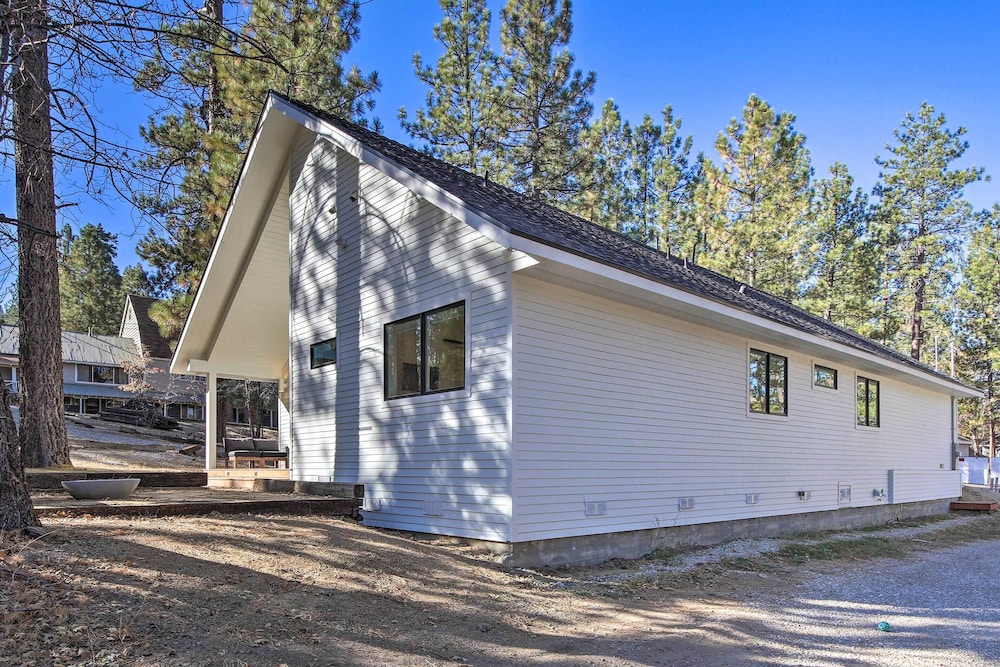 Half-mi To Big Bear Lake: Modern Home W/ Deck - Big Bear, CA