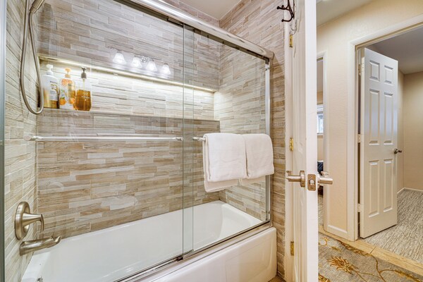 1 Mi To Diamond Peak Ski Resort: Condo W/ Pool - Incline Village