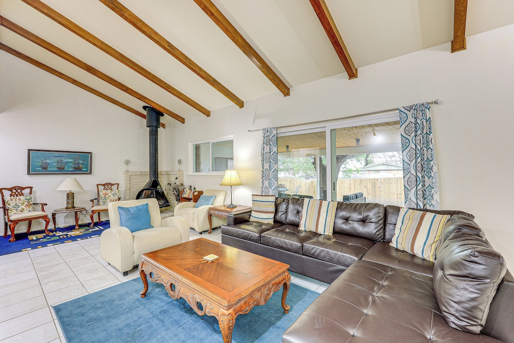 Charming San Antonio Abode ~ 10 Mi To River Walk! - San Antonio, TX