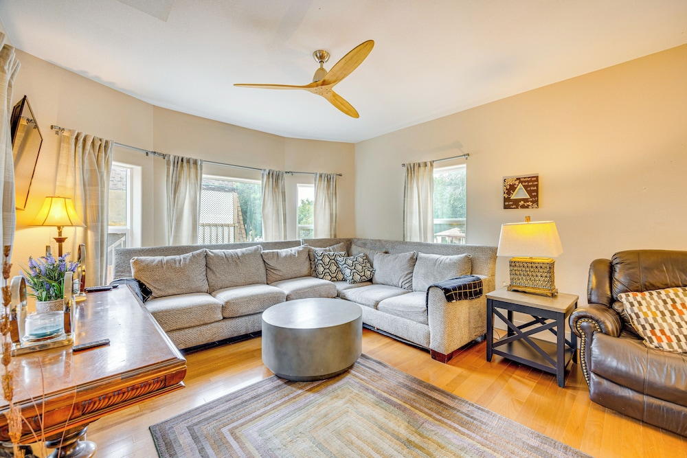 2 Mi To Dtwn Colorado Springs: Home W/ Large Yard! - Colorado Springs, CO