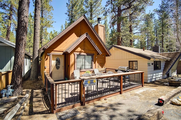 < 3 Mi To Lake: 'Goldilodge' Big Bear Lake Cabin - Big Bear, CA