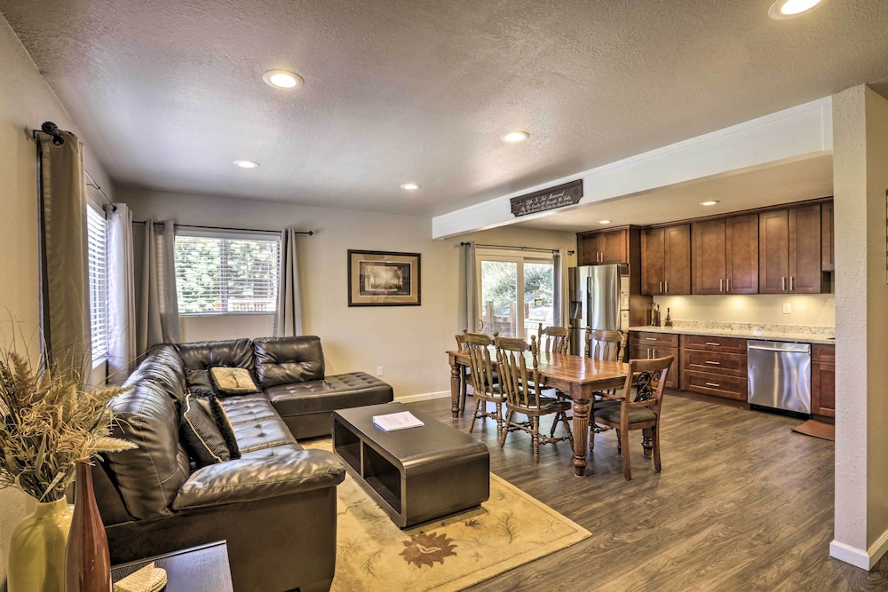 6 Mi To Heavenly Mountain: South Lake Tahoe Rental - South Lake Tahoe, CA