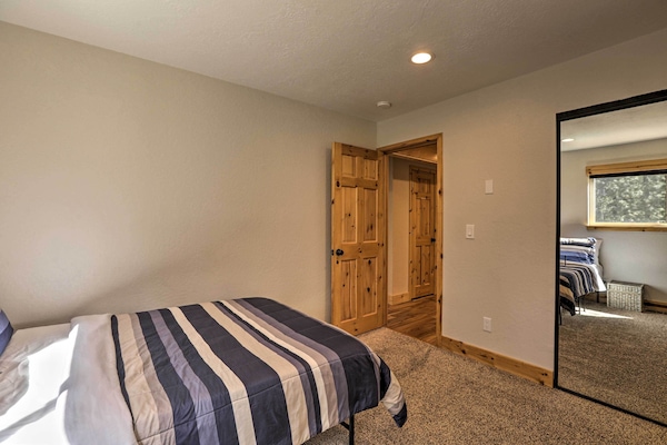 South Lake Tahoe Cabin ~ 7 Mi To Ski Resort! - Grover Hot Springs State Park, Markleeville