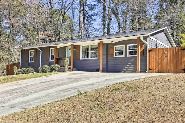 Fire Pit & Deck: Atlanta Home ~ 8 Mi To Dwtn! - Atlanta, GA