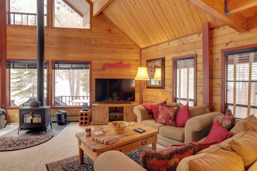2 Mi To Northstar Resort: Idyllic Cabin W/ Shuttle - Olympic Valley, CA
