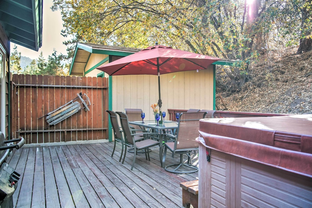 Serene Cabin W/ Hot Tub < 1 Mi To Bear Mountain! - Big Bear, CA