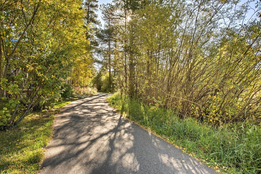 Walk To Main St: Frisco Home W/ Hot Tub & Deck! - Dillon, CO