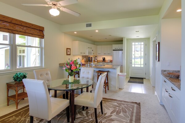Tropical Kona Resort Townhome: Patio + Ocean Views - Kailua-Kona, HI