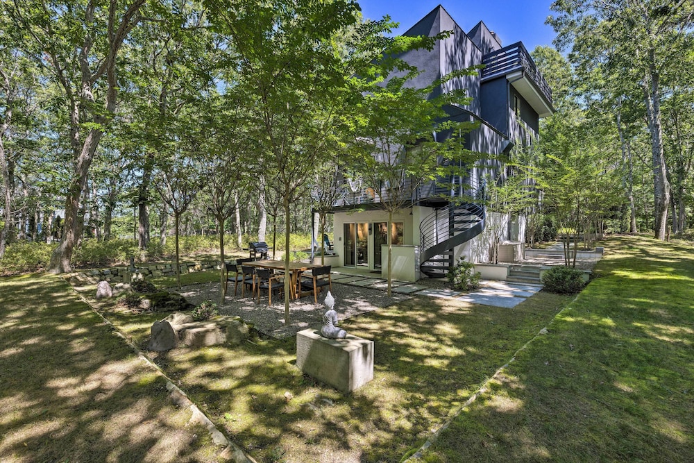 Unique Southampton Getaway W/ Rooftop Deck! - The Hamptons, NY