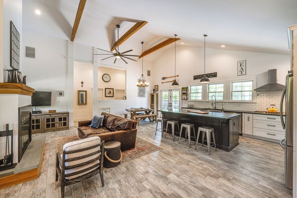 Distinctive Hamptons Home W/ Pool Near Bay, Ocean - Long Island, NY