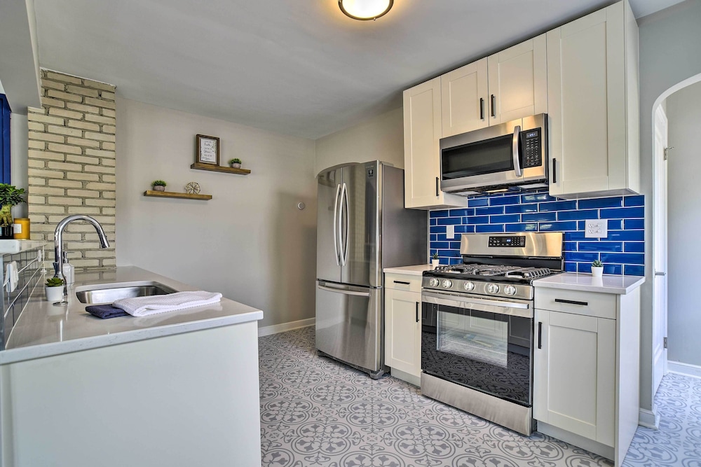 Mpls Duplex W/ Wifi & Kitchen: 5 Mi To Dtwn! - Minneapolis, MN