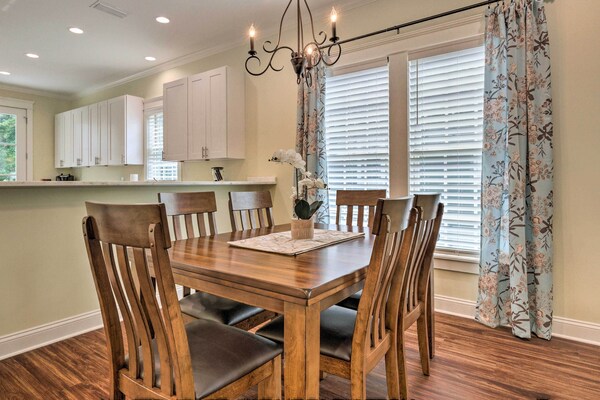 Lovely Mobile Retreat W/ Deck & Front Porch! - Alabama