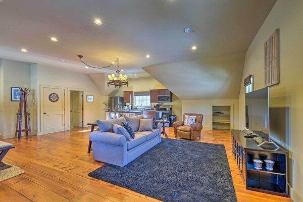 Luxe 'Green Barn' Near Skiing W/ Mt Equinox Views! - Manchester, VT