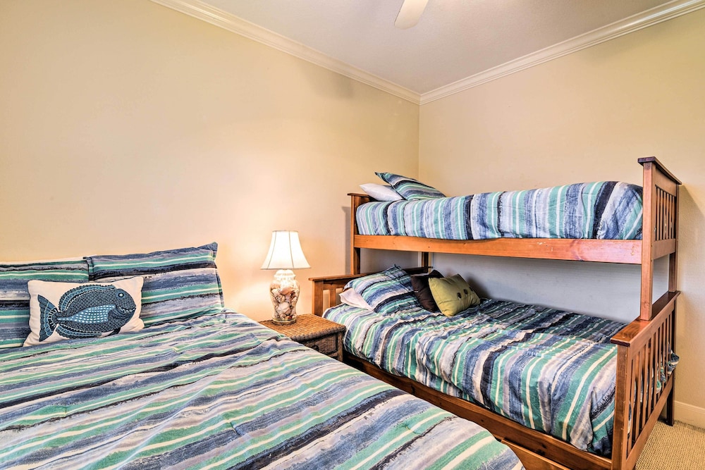 < 1 Mi To Beach: Salty Dog House In Galveston! - Jamaica Beach, TX