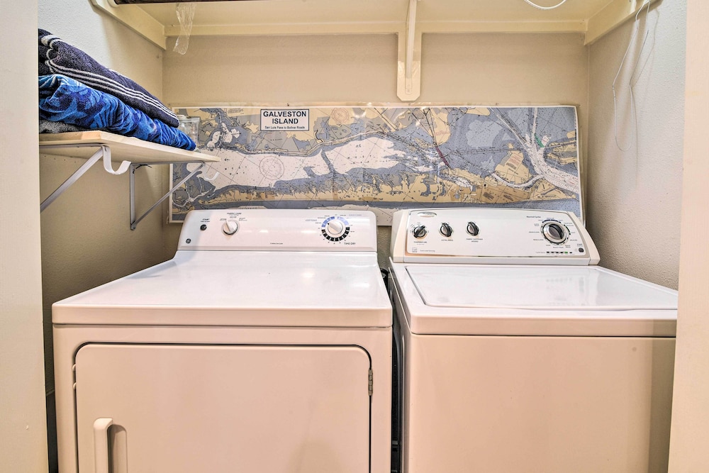 < 1 Mi To Beach: Salty Dog House In Galveston! - Galveston