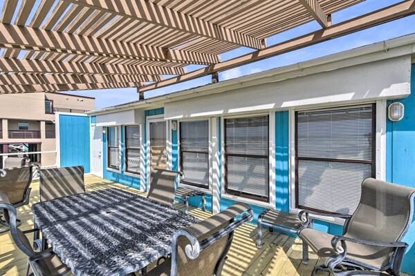 Galveston Beachfront House W/ Deck & Ocean Views! - Galveston