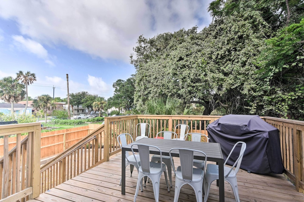 1 Mi To Beach: Coastal Cottage In Galveston - Galveston