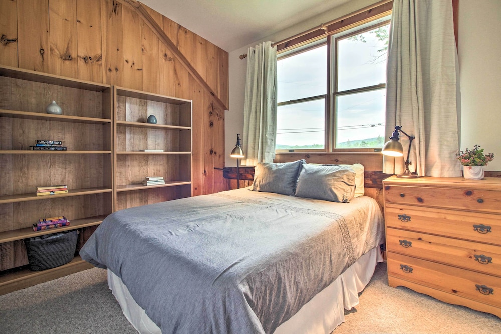 Renovated Farmhouse < 1 Mile To Okemo Mountain! - Ludlow, VT