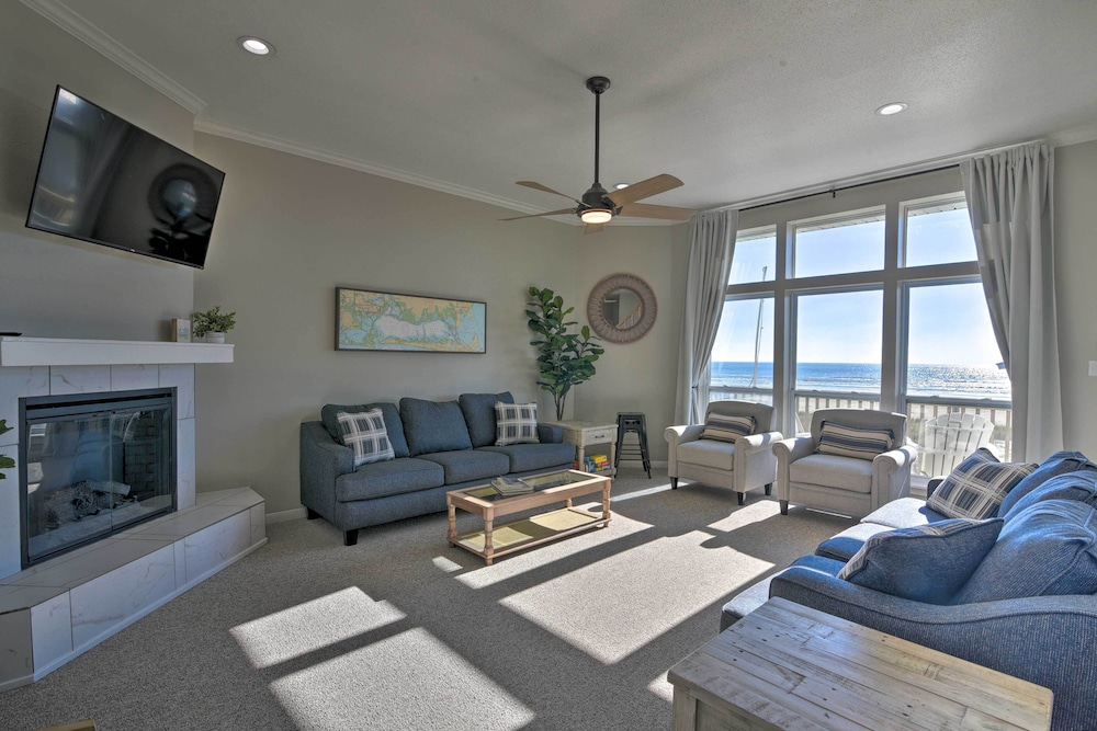 West Galveston Home ~ Steps From Terramar Beach! - Galveston