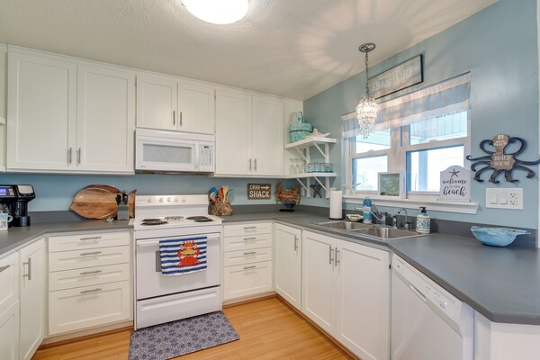 Pet-friendly Condo W/ Seasonal Pool In Galveston! - Galveston