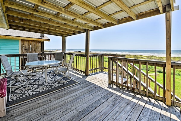 Galveston Beach House W/ Private Deck & Gulf Views - Galveston