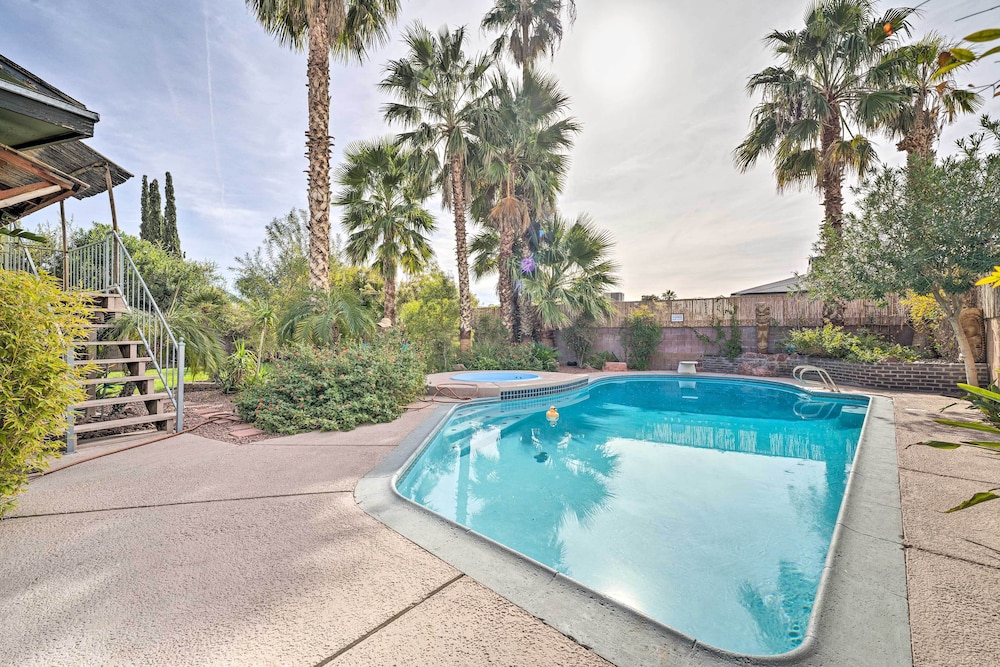 'Vegas Oasis' Home W/ Pool & Spa: 7 Miles To Strip - Las Vegas, NV