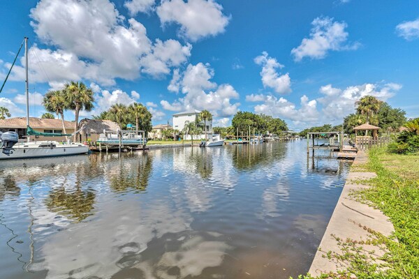 Waterfront Home On Canal W/ Private Dock & Kayaks - Crystal River, FL