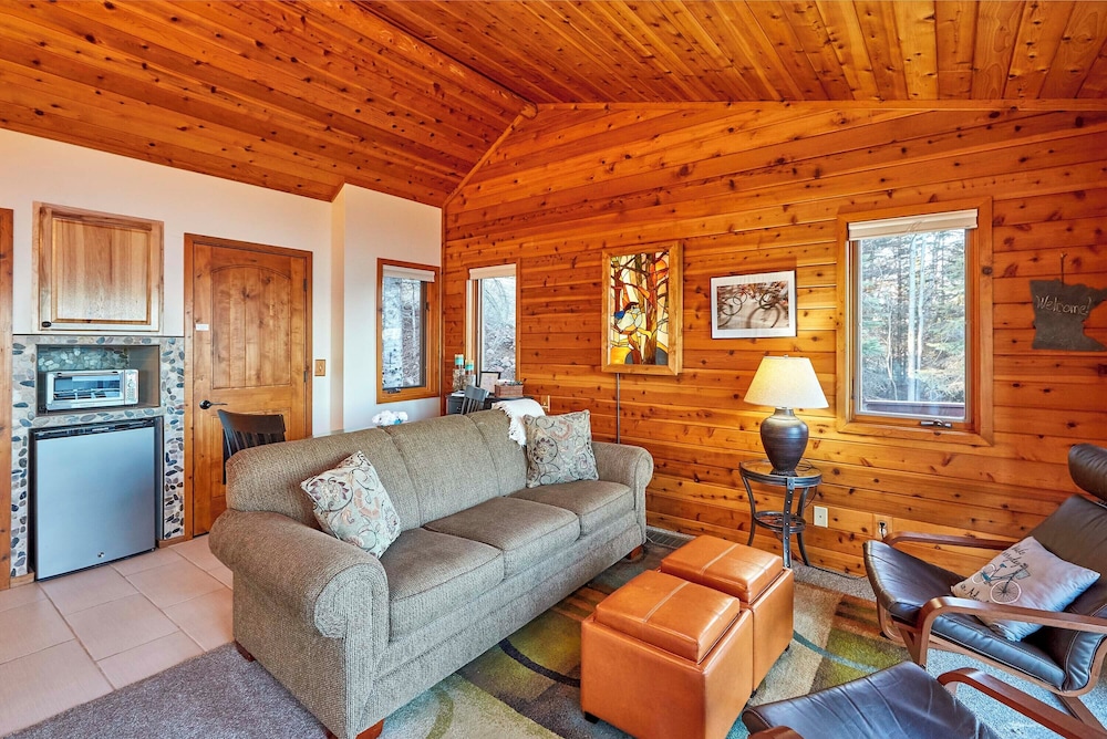 Cozy Schroeder Studio W/ Deck On Lake Superior - Tettegouche State Park, Silver Bay