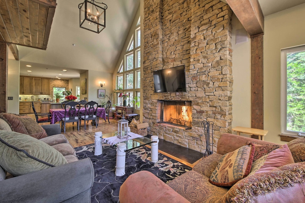 Incredible Lake Arrowhead Home W/ Views & Decks! - Lake Arrowhead, CA