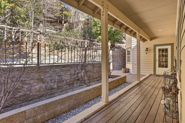 Huge Lake Arrowhead Home W/ 3 Decks & Grill! - Lake Arrowhead, CA