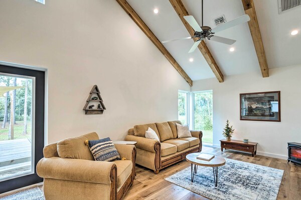 Trendy Palm City Cottage W/ Porch On 5 Acres! - Caribbean
