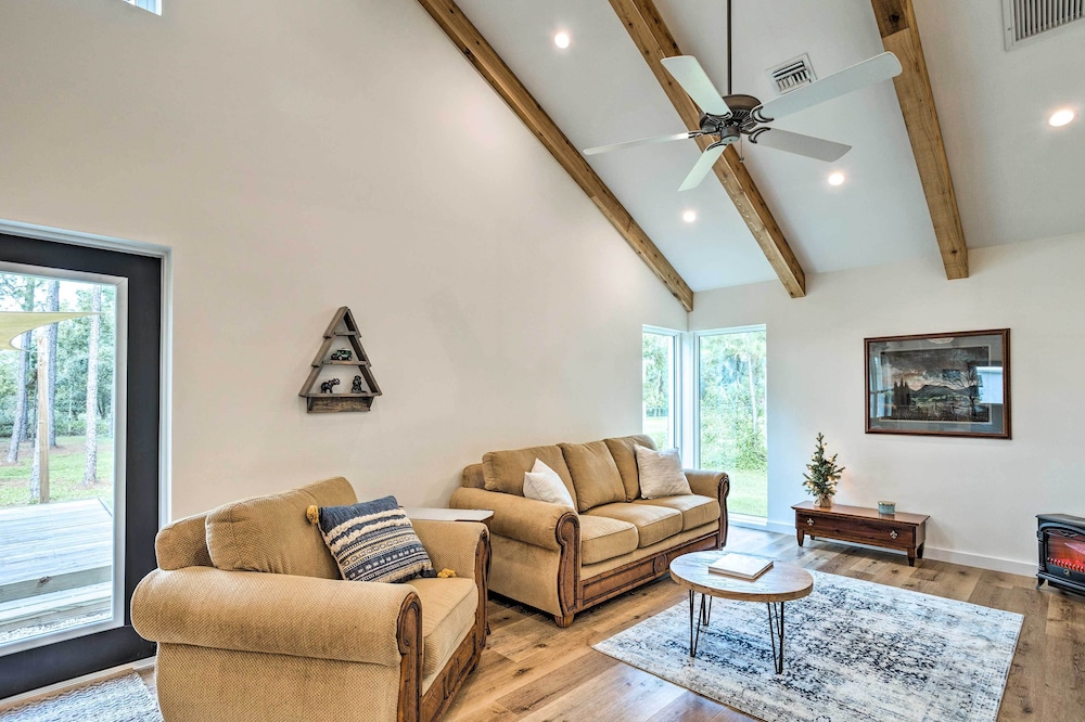 Trendy Palm City Cottage W/ Porch On 5 Acres! - Caribbean