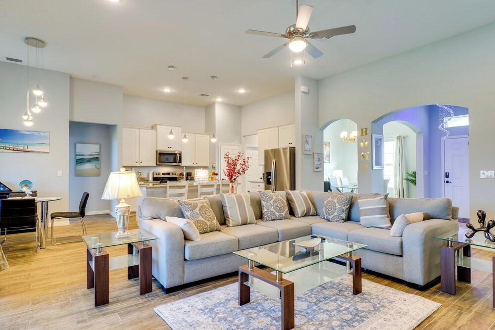 Screened-in Patio & Grill: Cape Coral Retreat - Cape Coral, FL