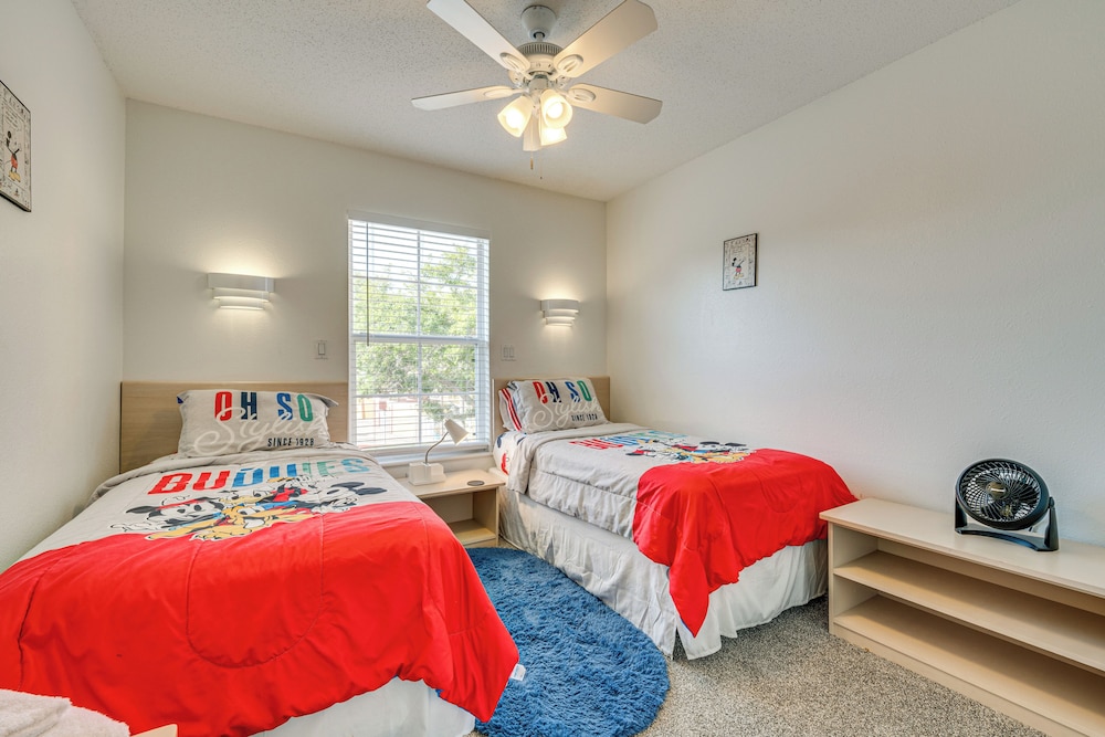 Patio + Pool Access: Townhome < 9 Mi To Disney! - Kissimmee, FL