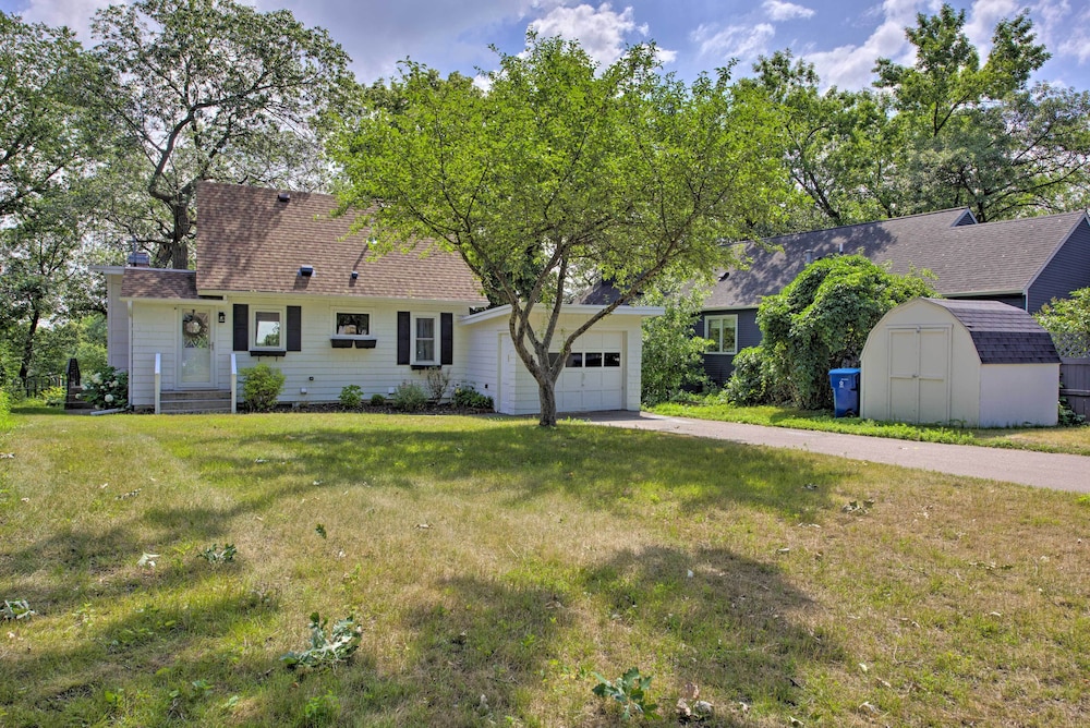 Cozy Plymouth Cottage W/ Medicine Lake View! - Long Lake, MN