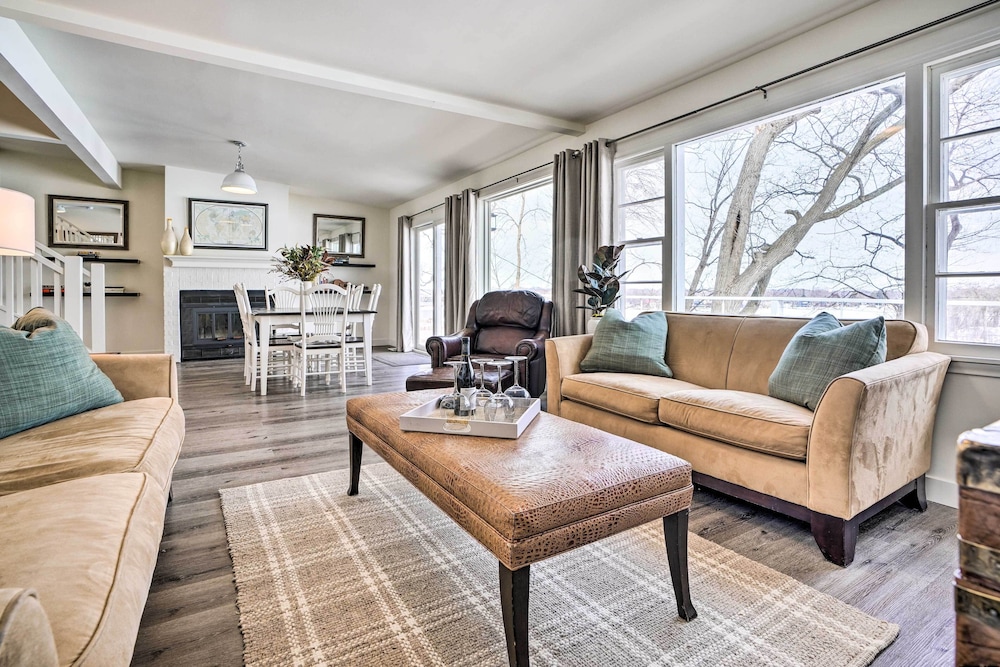 Cozy Plymouth Cottage W/ Medicine Lake View! - Plymouth, MN