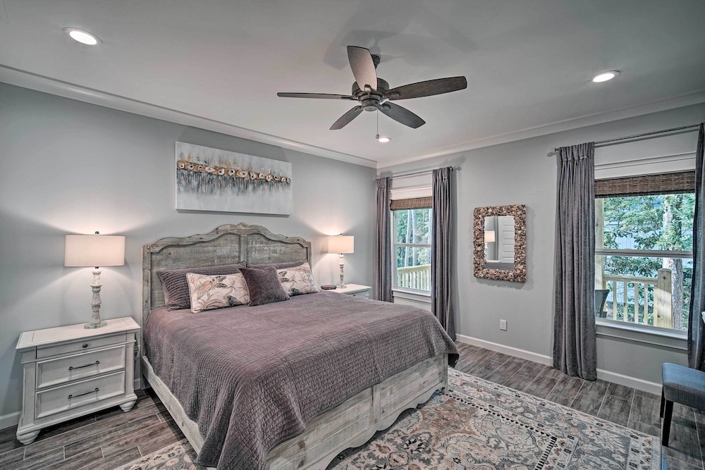 Quiet Fisherman's House W/ Hot Tub + Tropical Bar! - Dauphin Island, AL