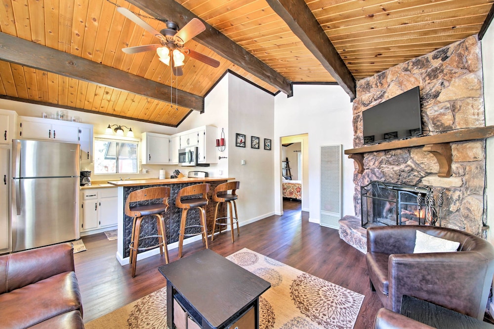 Cozy Cabin W/ Deck & Fireplace In Big Bear! - Big Bear Lake, CA