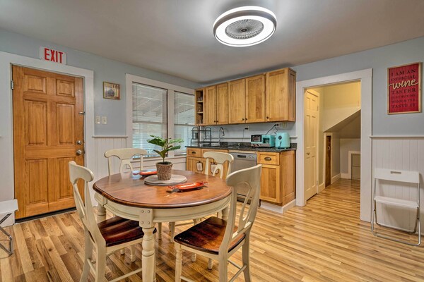 Lovely Stoughton Getaway Near Train Station! - Norwood, MA